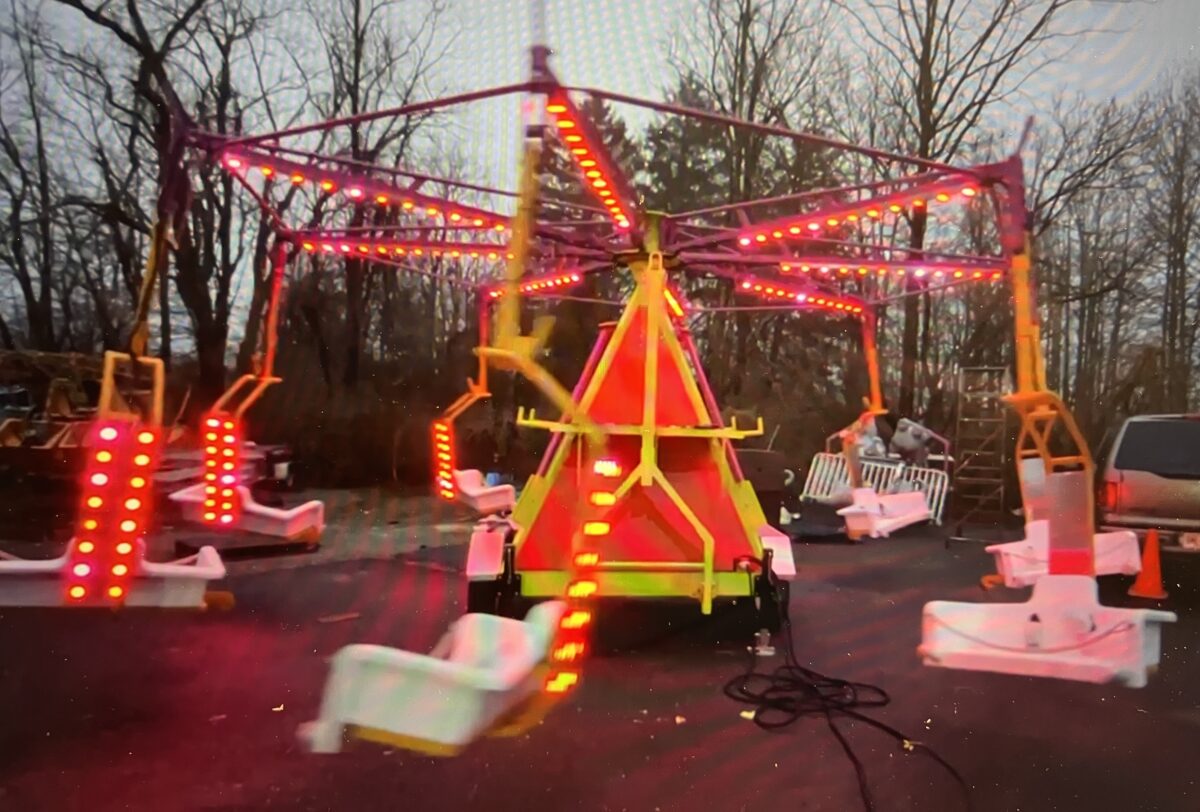 Ultra Twister Swing Ride - This ride is Ballistic! Portable Swing Ride ...