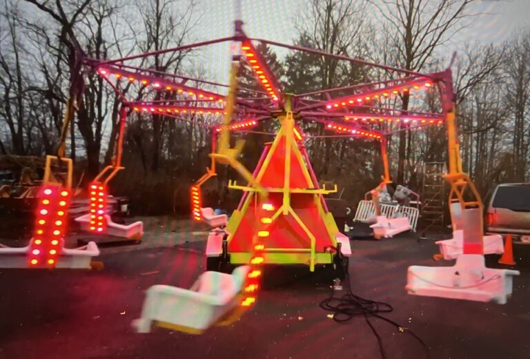 Ultra Twister Swing Ride - This ride is Ballistic! Portable Swing Ride ...